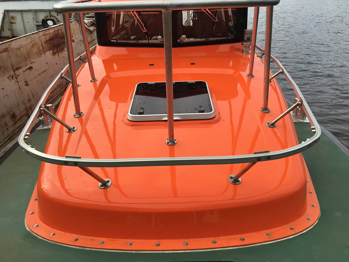 Installation du système TR31 (rayon de courbure extrême) sur un bateau ...