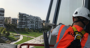 Installation du Access Rail system R27 Long Span sur la tour Zaha Hadid ...